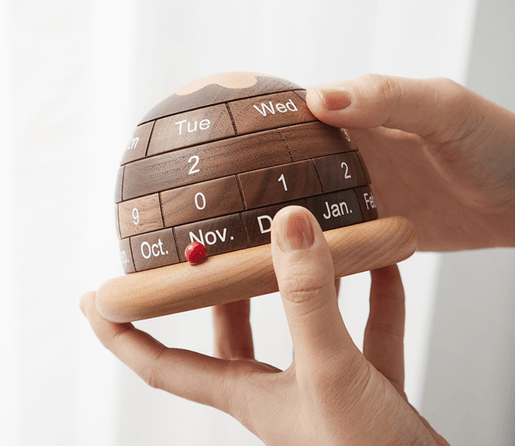 Jaxon Wooden Rotating Calendar – Mano Plus Lifestyle Store